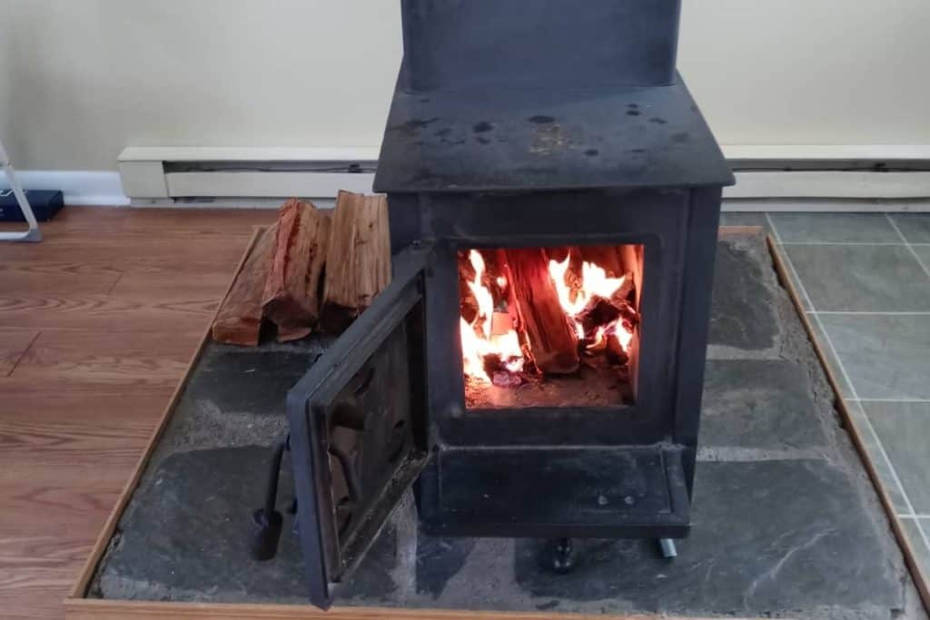 Choosing the Best Firewood for a Wood Stove (And Curing It ...